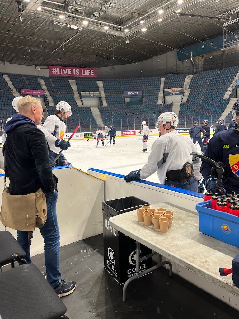 DIF-backen skriver på för mästarna - HockeyNews